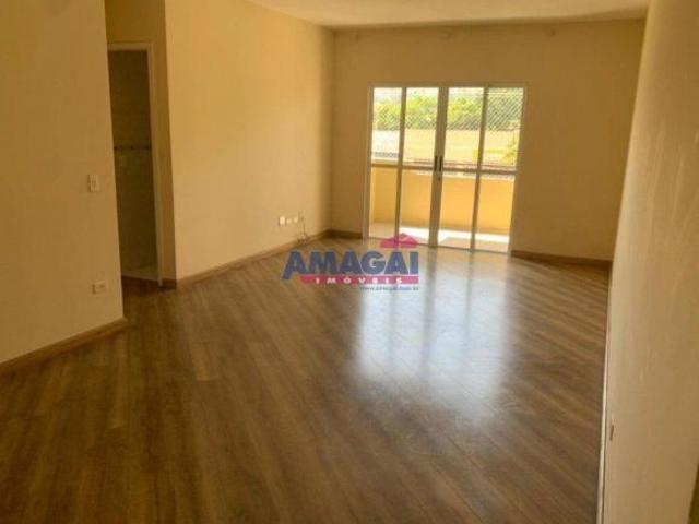 Vende se apartamento com 108m2 e 3 dormitórios em Jacareí SP