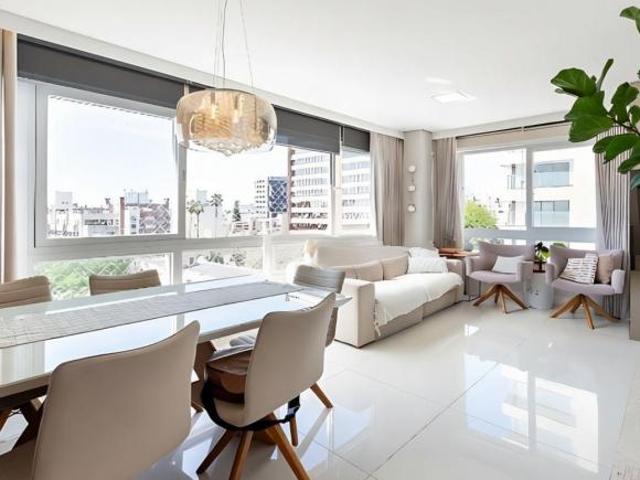 Vende se apartamento com 2 quartos 1 suíte, 81m² e 2 vagas – Moinhos de Vento