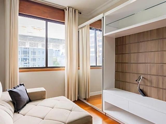 Vende se apartamento com 2 quartos 1 suíte, 96m², sacada e 2 vagas Mont Serrat