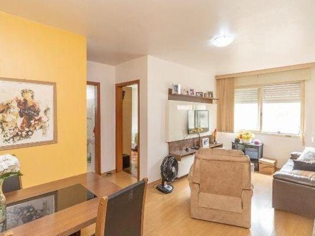 Vende se apartamento com 2 quartos, 62 m² e 1 vaga