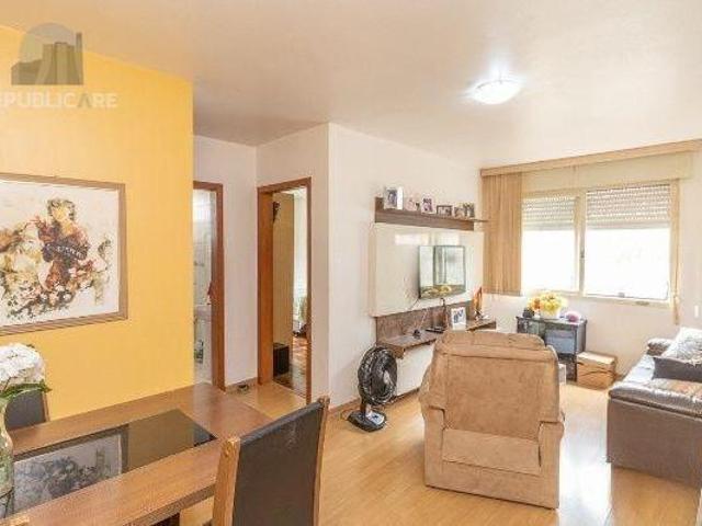 Vende se apartamento com 2 quartos, 62 m² e 1 vaga