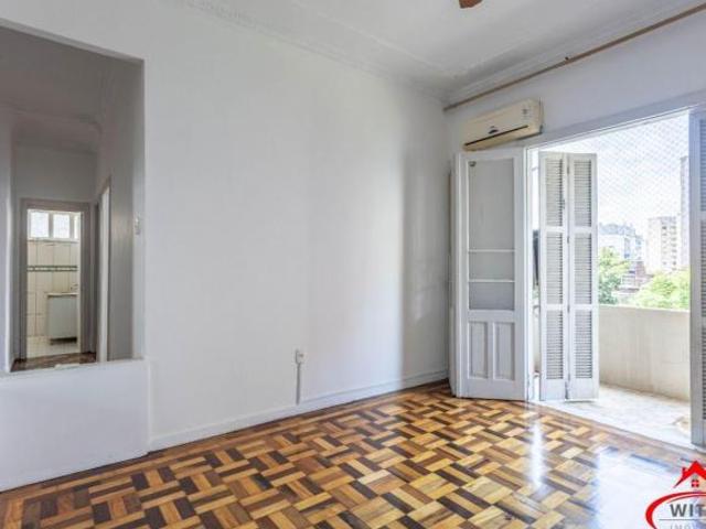 Vende se apartamento com 2 quartos, 79 m² e sacada Centro Histórico