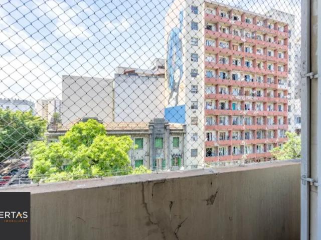 Vende se apartamento com 2 quartos, 79 m² e sacada Centro Histórico