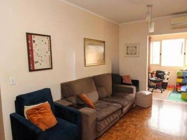 Vende se apartamento com 2 quartos, 84 m² e 1 vaga Menino Deus