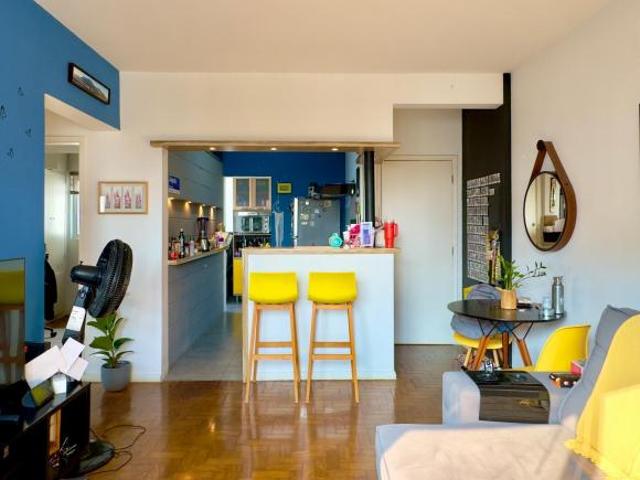 VENDE SE APARTAMENTO COMPACTO E CHARMOSO, COM VISTA PARA O PÔR DO SOL