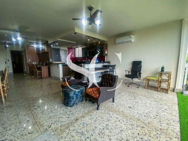 Vende se apartamento de 03 dormitórios sendo 03 suítes no bairro de Gonzaga em Santos