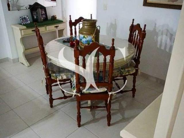 Vende se apartamento de 02 dormitórios sendo 01 suíte no bairro de Ponta da Praia em Santos