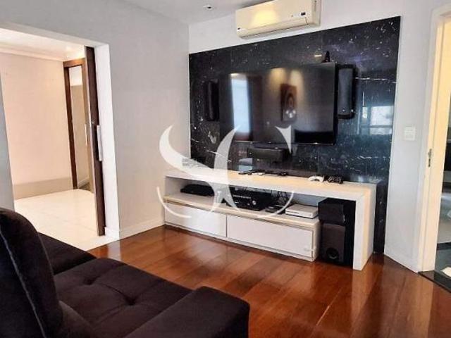 Vende se apartamento de 04 dormitórios sendo 03 suítes no bairro de Aparecida em Santos