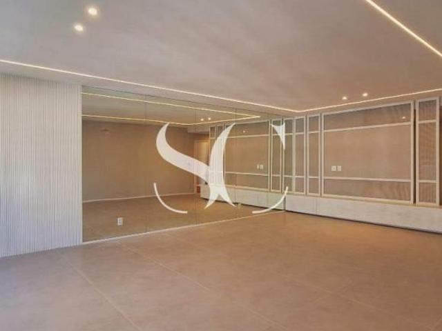 Vende se apartamento de 04 dormitórios sendo 03 suítes no bairro de Boqueirão em Santos