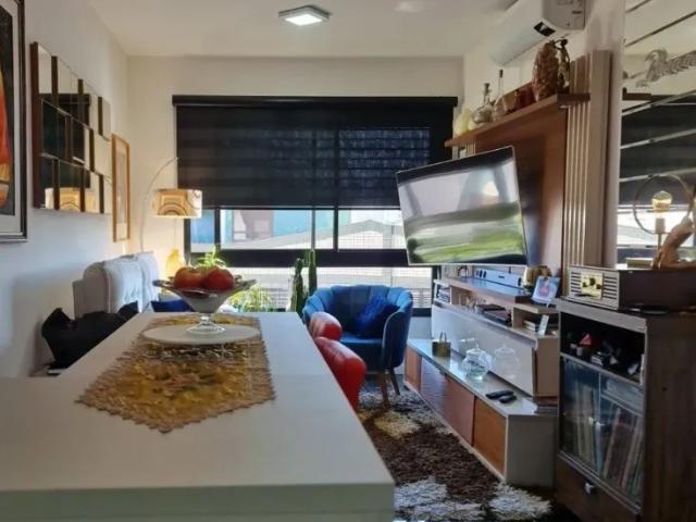 Vende se apartamento de 1 quarto com suíte, 44m² e 1 vaga Azenha