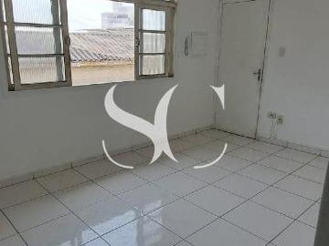 Vende se apartamento de 2 dormitórios no bairro centro em São Vicente