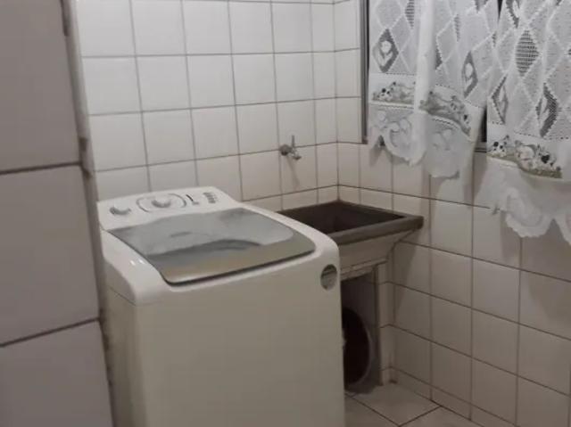 Vende se apartamento de 2 dormitorios 1 suite com sacada
