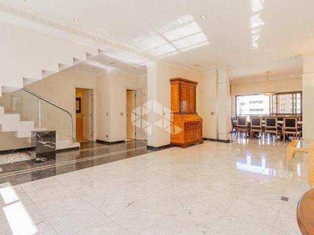 Vende se Apartamento Duplex com 3 dormitórios e 4 vagas de garagem no Jardim Paulista
