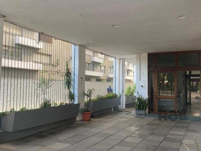 Vende se apartamento impecável de 2 dormitórios