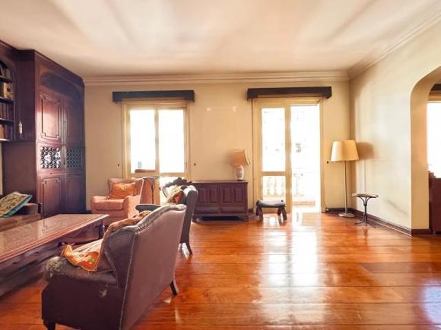 VENDE SE APARTAMENTO LINDEMBERG 165M2 3 QUARTOS JARDINS PRÓXIMO AO CLUBE.