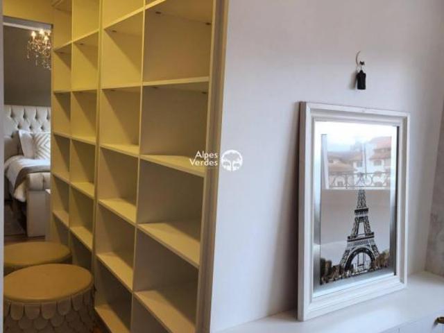 Vende se apartamento no centro de Gramado RS, com 3 quartos