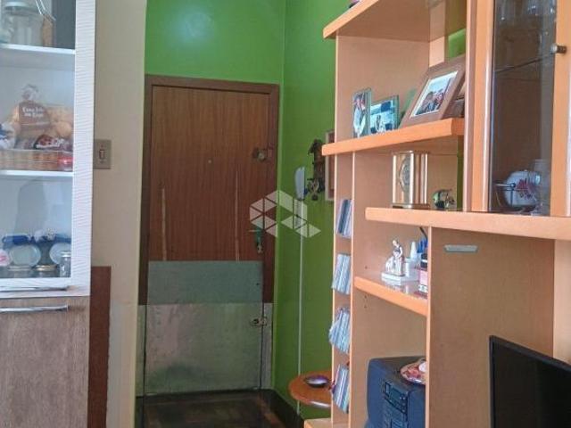 Vende se apartamento Rua Visconde do Rio Branco, Bairro Floresta Porto Alegre RS