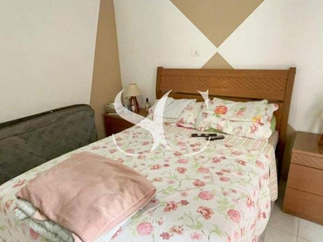 Vende se apto de 03 dormitórios sendo 01 suíte com closet no bairro de Embaré em Santos