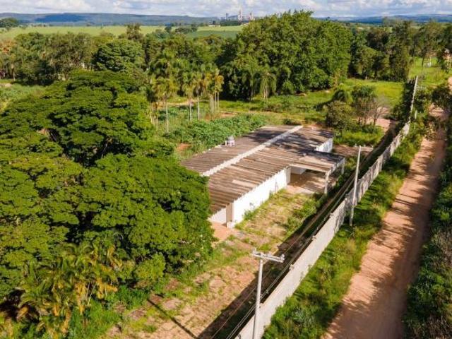 Vende se área com 124.927m²