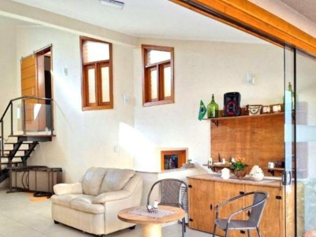 Vende se Bela Casa no Cond. Jardim das Palmeiras em Vinhedo SP 3 Suítes 4 Vagas R$ 1.495.000