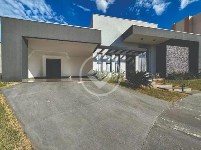 Vende se Belíssima casa Térrea com 200m² de área construída no Primor das Torres com 3 suítes muito
