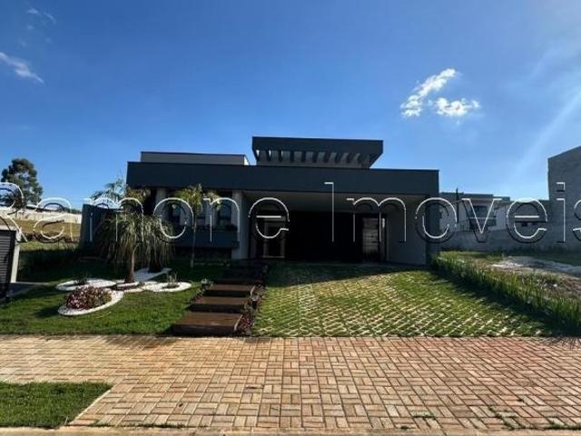 Vende se belíssima casa de 305m2, alto padrão, 4 vagas de garagem e condomínio fechado Central Par