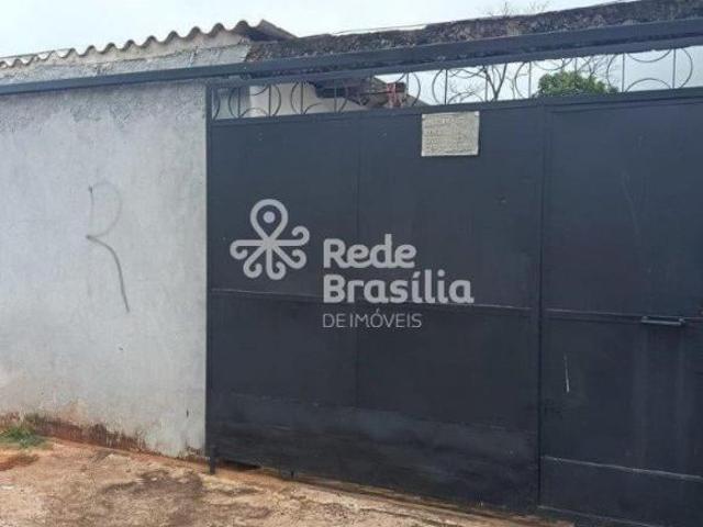 Vende se casa na Quadra 15 com 350 m² de lote