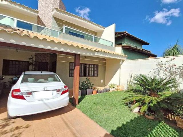 VENDE SE CASA na rua 12 de Vicente Pires DF