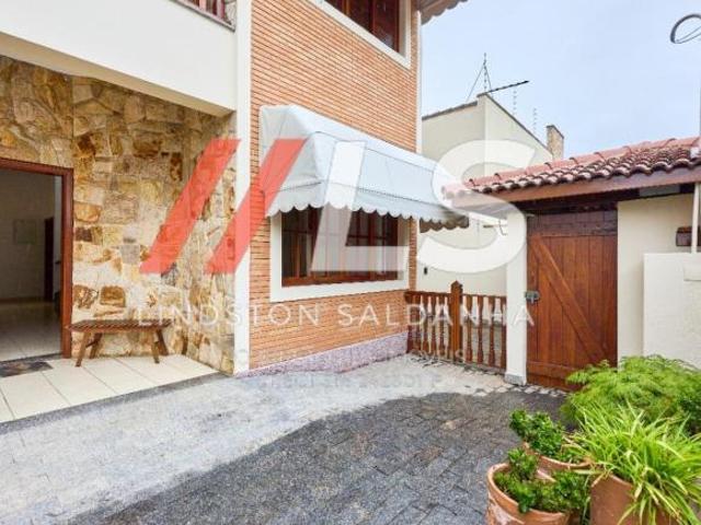 VENDE SE CASA NO CENTRO DE UBATUBA