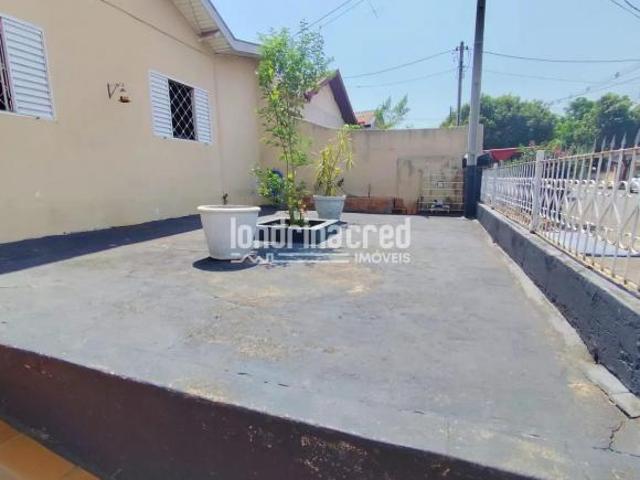 Vende se Casa no Cinco Conjuntos, Londrina 3 Quartos, Suíte, Churrasqueira, Garagem para 4 Carros!