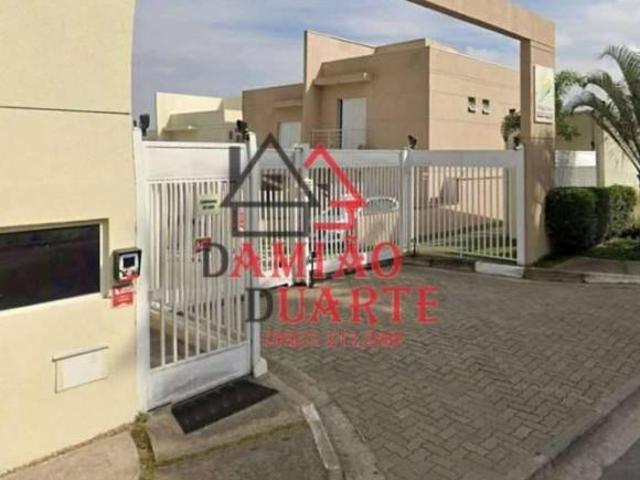Vende se Casa no Cond. Villaggio Viana 3d/1ste, quintal privativo, vizinh