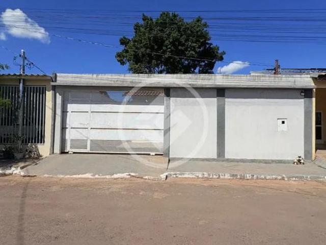 #Vende se casa no condomínio Morada Do Faval, com 02 quartos, amplo quintal, churrasqueira e ár