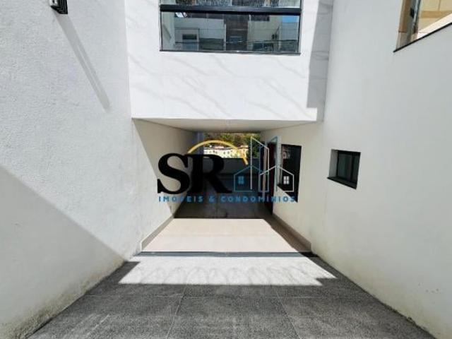 VENDE SE CASA NO GRÃ DUQUESA R$ 940.000,00