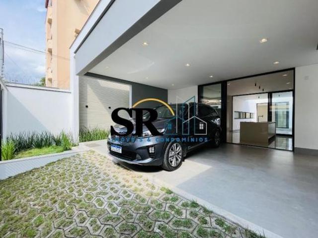 VENDE SE CASA NO GRÃ DUQUESA R$ 2.250.000,00