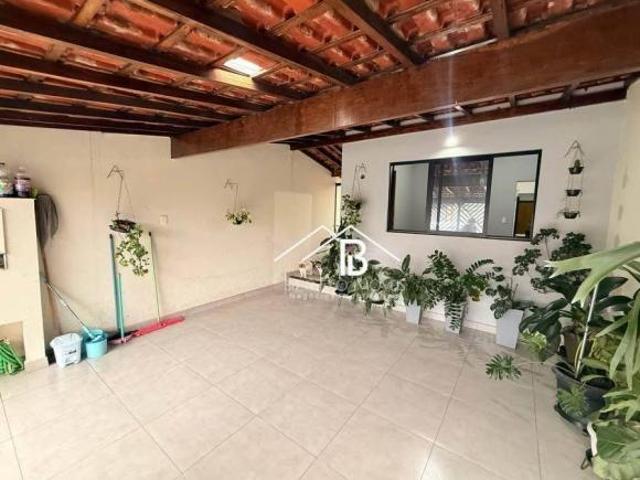VENDE SE CASA NO JARDIM ALICE COM 2 DORMITORIOS SENDO 1 SUITE COM PLANEJADOS E AR CONDICIONADO INSTA