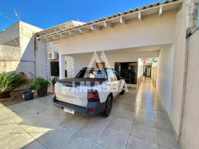 Vende se casa no Jardim Botânico
