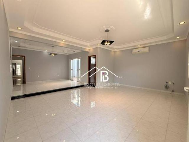 VENDE SE CASA NO JARDIM ESPLANADA COM 4 DORMITORIOS SENDO 3 SUITES TODA PLANEJADA A 1 QUADRA DO PARQ
