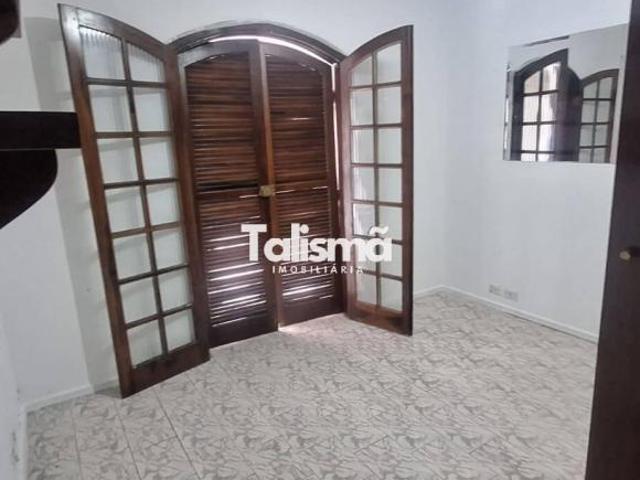 VENDE SE CASA NO PARQUE PINHEIROS DORMS. GARAGEM