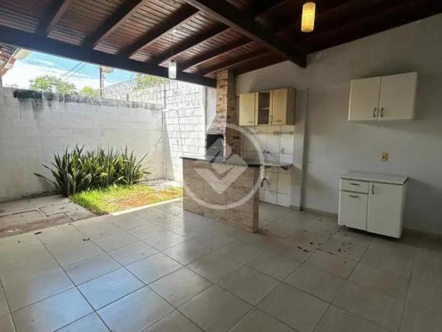 Vende se casa no Residencial San Marino