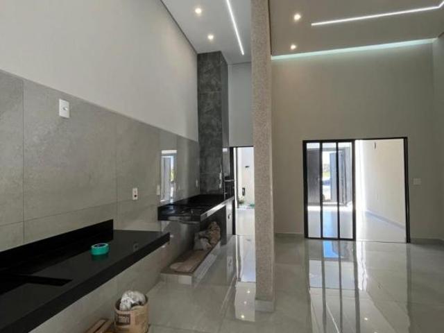 Vende se casa no Villaggio Mundo Novo