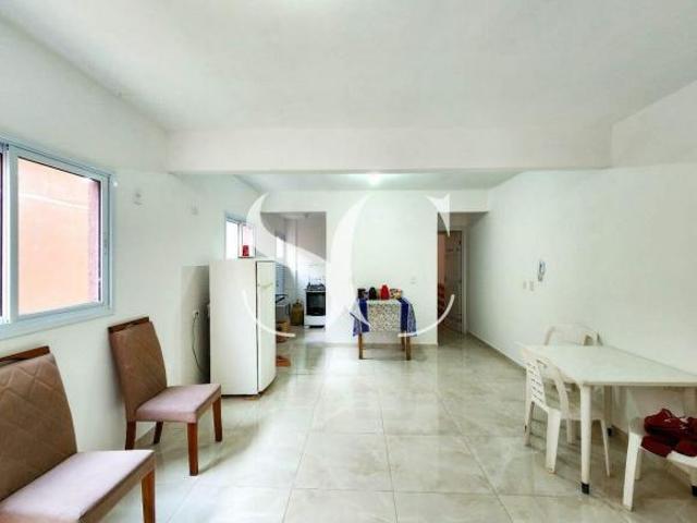 Vende se casa alta de 02 dormitórios sendo 01 suíte no bairro de Vila Ligya no Guarujá