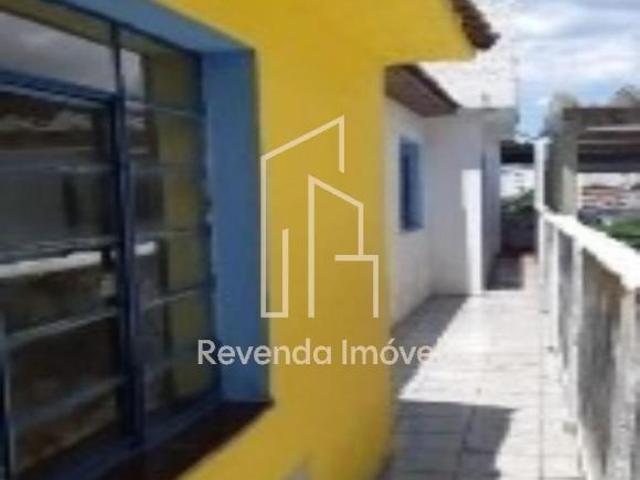 Vende se Casa assobradada em área de 228 m2 na região do baeta neves, a casa ao lado também esta a v