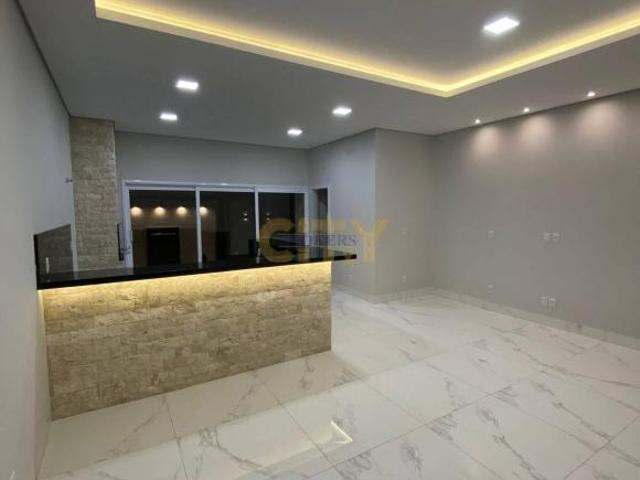 Vende se Casa Bairro Shangri la Prox. UFMT