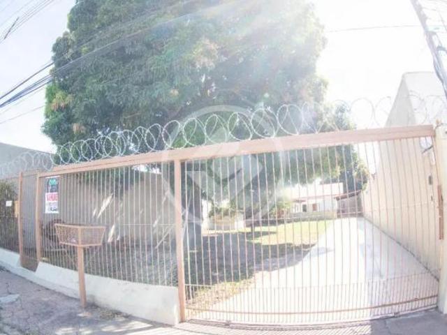 Vende se Casa Centro de Várzea Grande 3 quartos, sendo 2 suítes. R$ 700.000,00