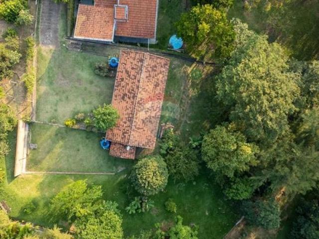Vende se casa com 4 dormitórios, mezanino, piscina e pomar no condomínio Vale de Santa Fé Vinhedo