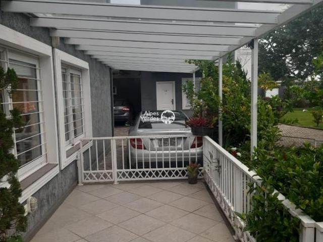 VENDE SE CASA COM 4 DORMITÓRIOS NO RESIDENCIAL MARIA VALENTINA, NA CIDADE DE CANELA