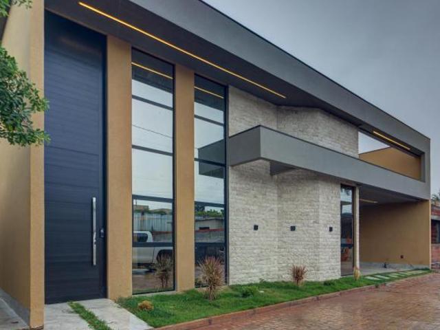 VENDE SE CASA COM 4 SUÍTES