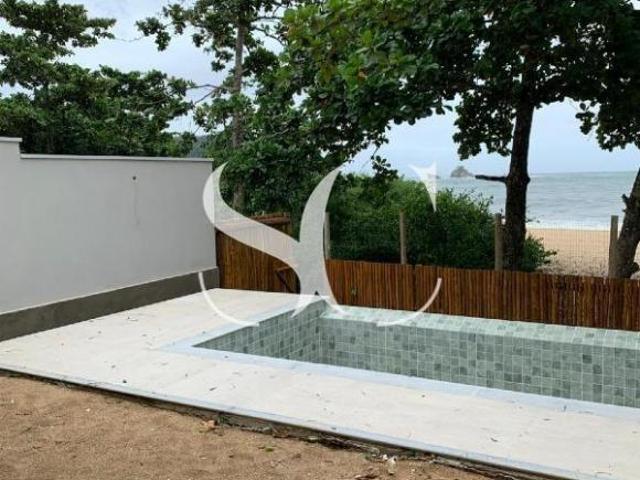 Vende se Casa com 5 suítes, piscina privativa e frente mar em Condomínio Fechado em Toque Toque Pequ