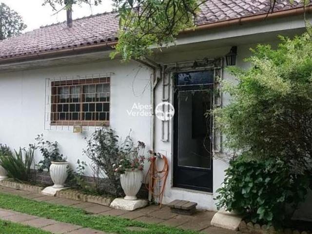 VENDE SE CASA COM 04 QUARTOS E PISCINA NA CIDADE DE CANELA, PRÓXIMA A CATEDRAL DE PEDRA