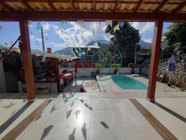 VENDE SE CASA COM 2 DORMITÓRIOS  PISCINA  CHURRASQUEIRA  GARAGEM  KITNET  BARRA VELHA  ILHABELA!